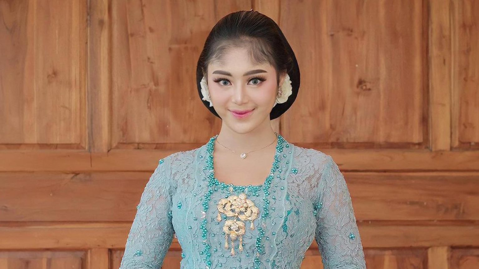 6 Potret Sinden Cantik Prigel Pangayu Anjarwening